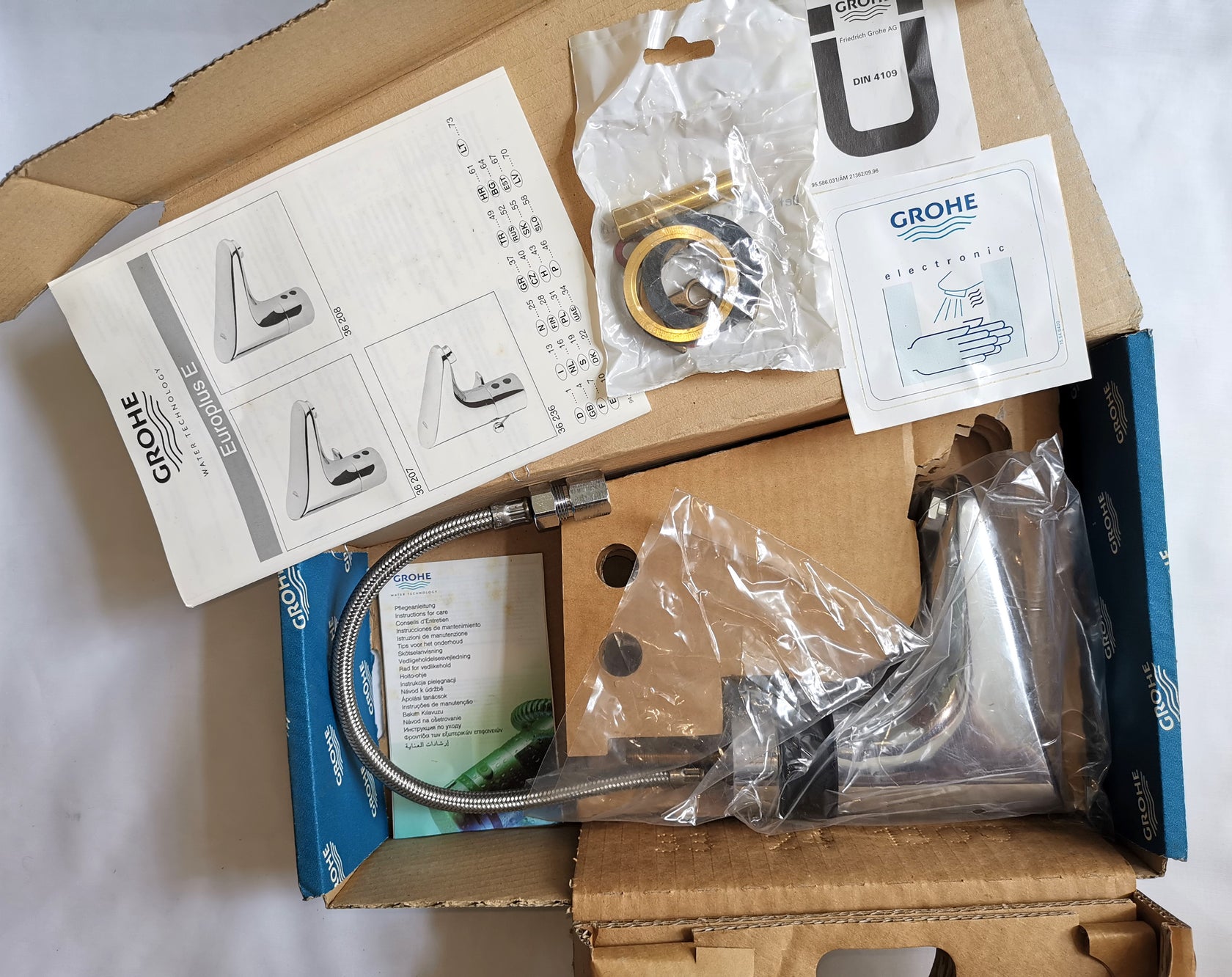 Grohe "Europlus E" 36208000 Infra-red electronic basin mixer w/6V lith ...